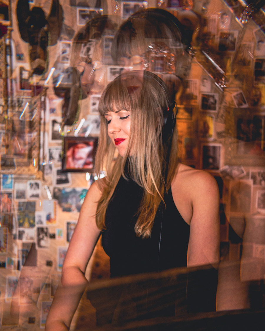 Sara Simms publica su nuevo tema "855" - Urbans Mag